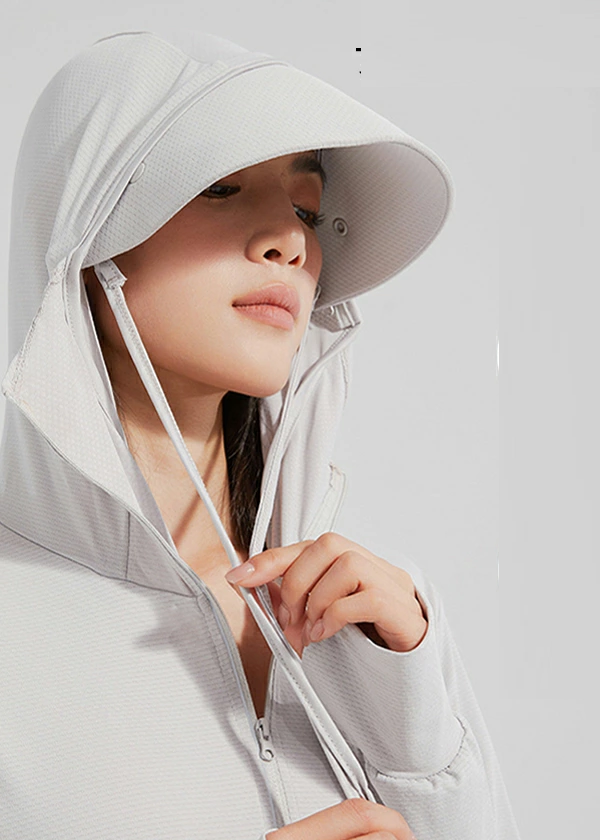 人気のUVパーカーは使える？？完全ガードの2000円 | 40代の高見えコーデブログ/ Akane's Miracle